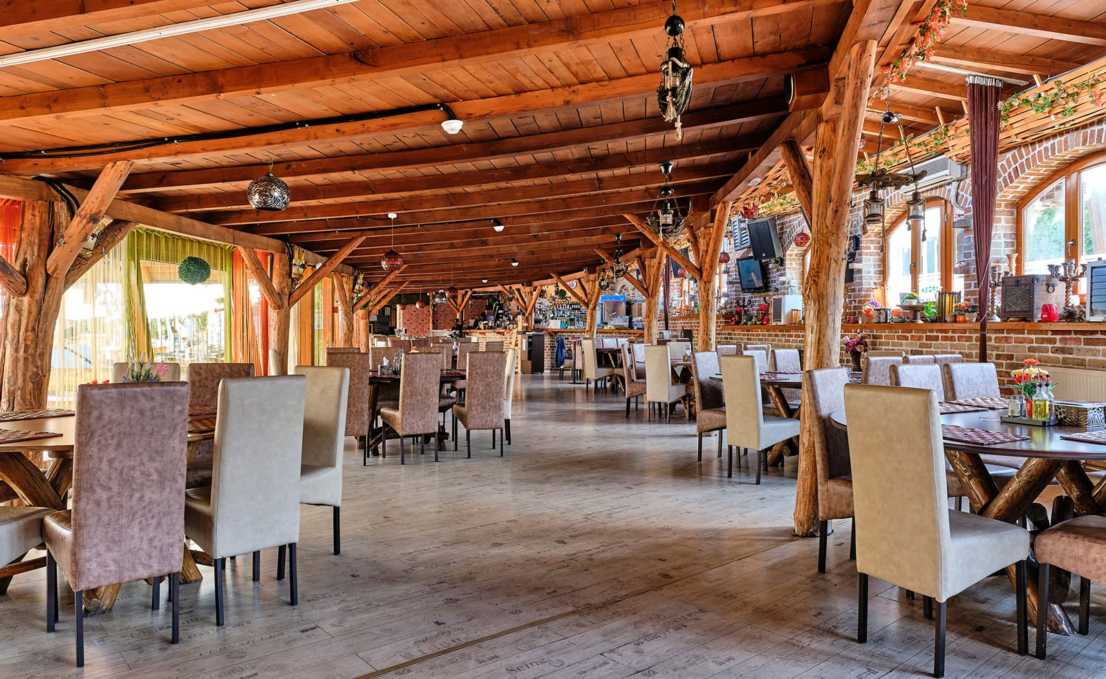Conacul Radacinilor - Hotel |Restaurant | Agrement